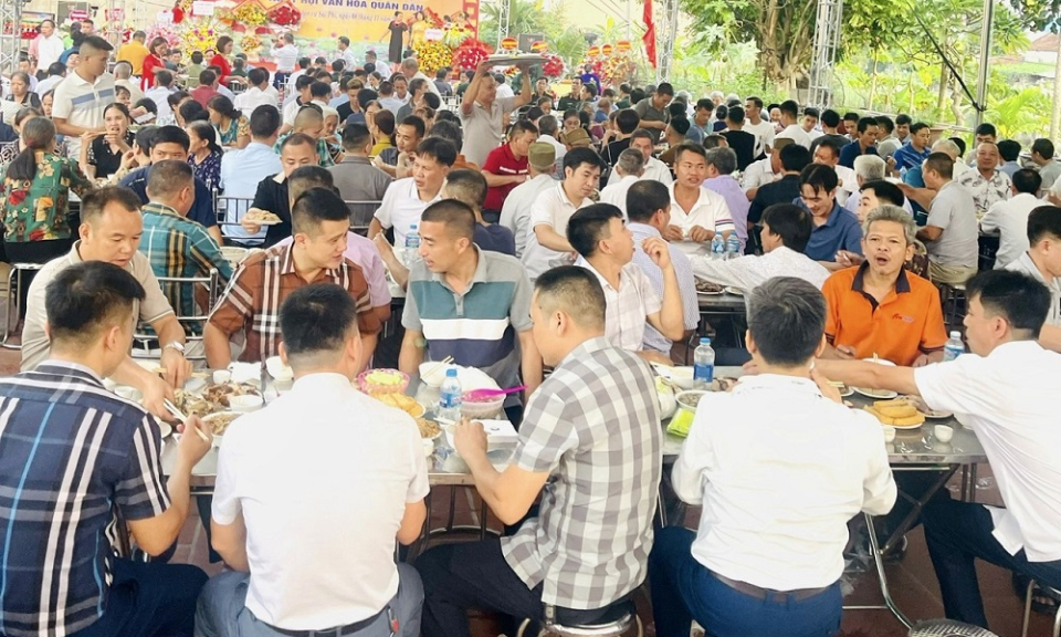 Ấm áp những “Bữa cơm đại đoàn kết” - Báo Hưng Yên điện tử