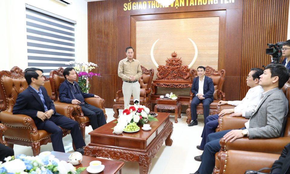 Bí thư Tỉnh ủy Nguyễn Hữu Nghĩa thăm, chúc Tết Sở Giao thông vận tải - Báo Hưng Yên điện tử