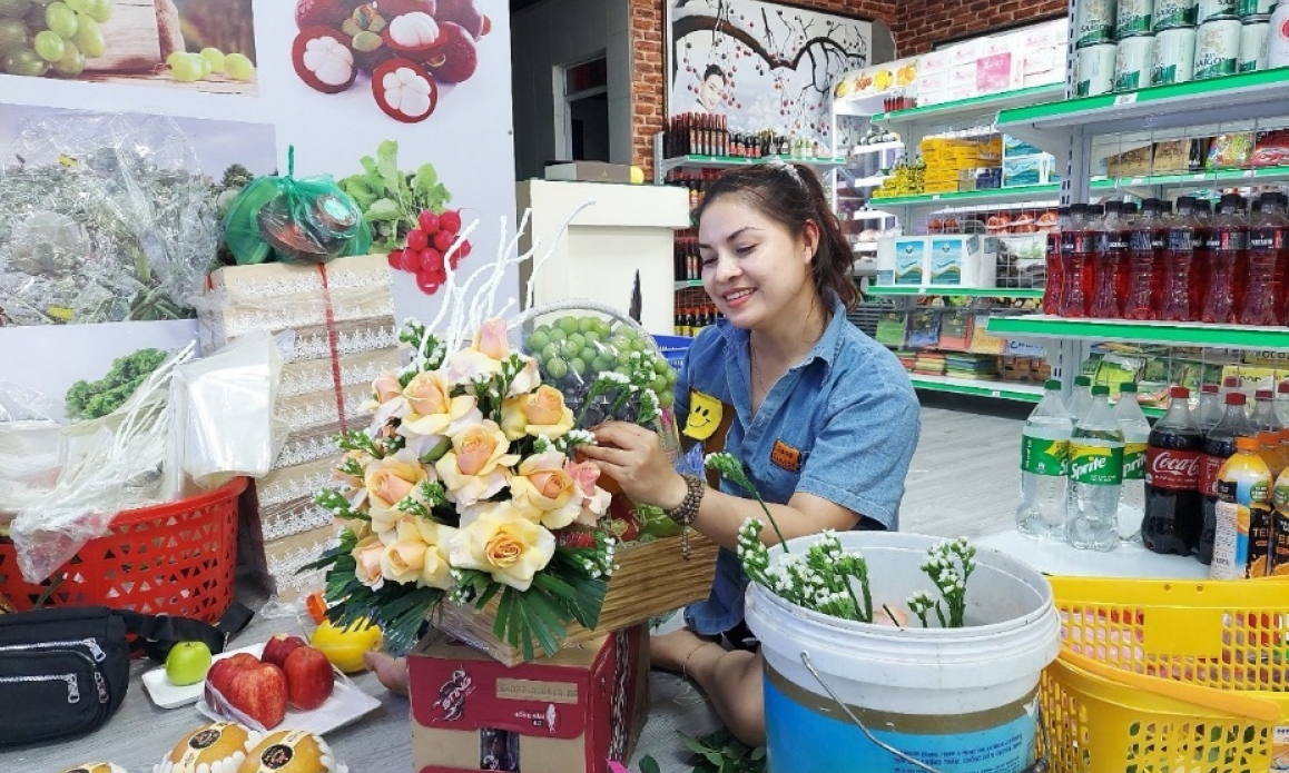 Đa dạng thị trường hoa, quà tặng Ngày Quốc tế Phụ nữ 8/3 - Báo Hưng Yên ...